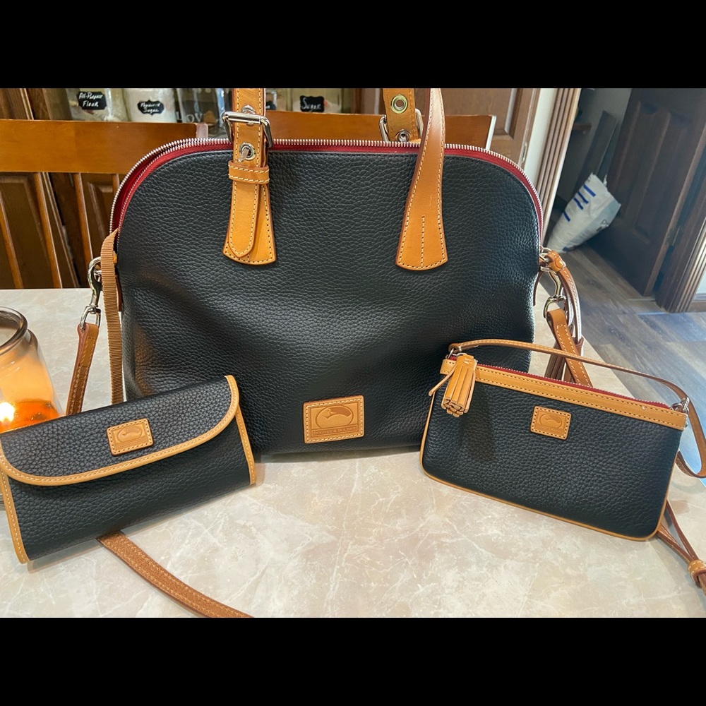 Beautiful Black Audrey Model Dooney Bourke Handbag - Gem